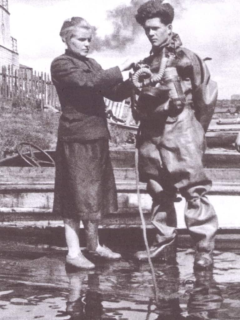 Historical Diving Society | Female Russian Divers of WW2 by Des Williams